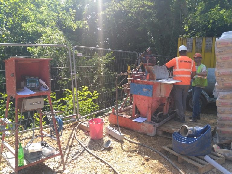 SAINT HIPPOLYTE Renforcement d'une buse métallique sous autoroute A35 ...